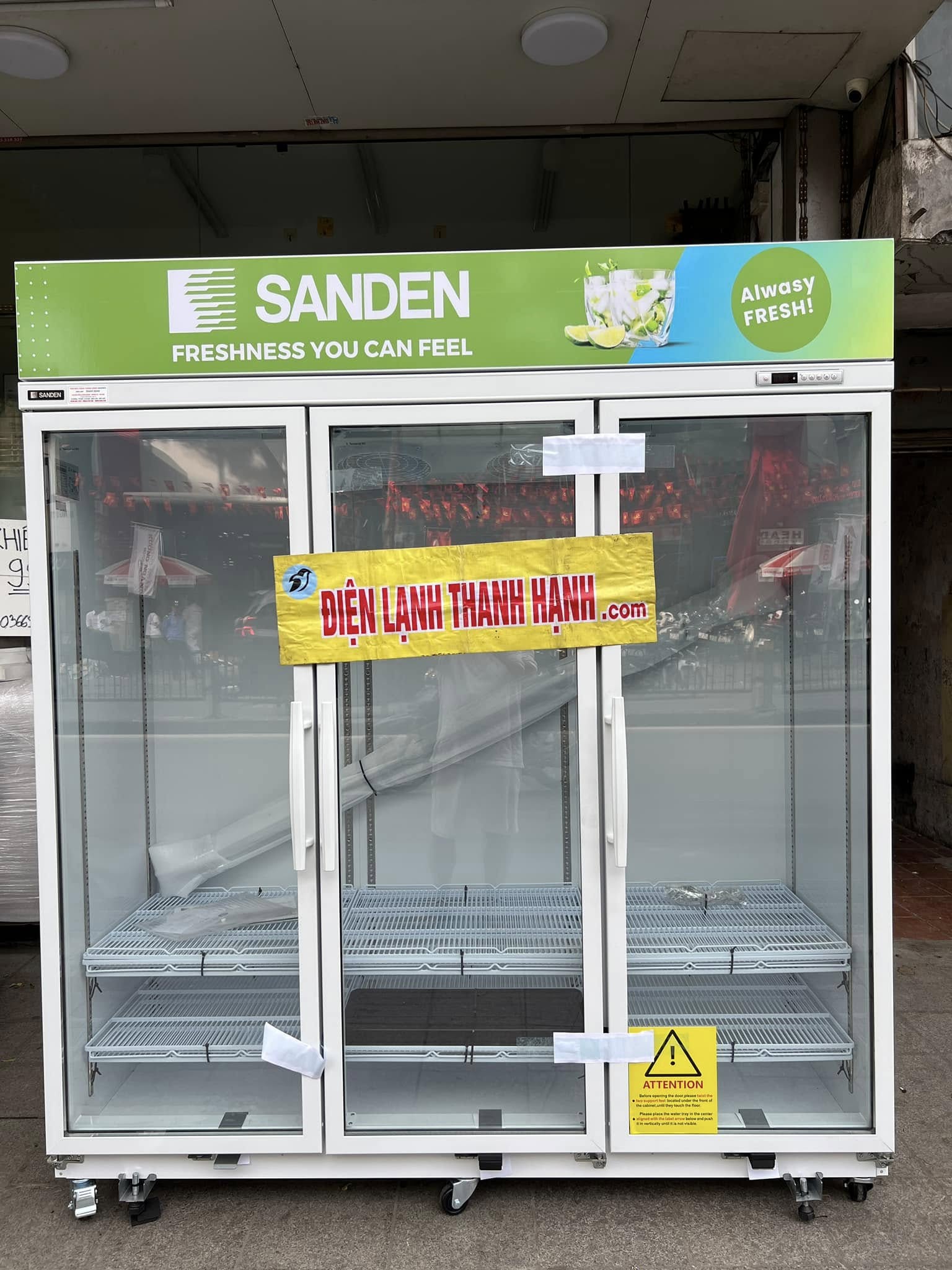 Tủ mát 3 cửa Sanden OEM-1800 1650L SẤY KÍNH ĐIỆN 2026 - Tủ đông Sanden nhập khẩu - Tủ mát Sanden ...